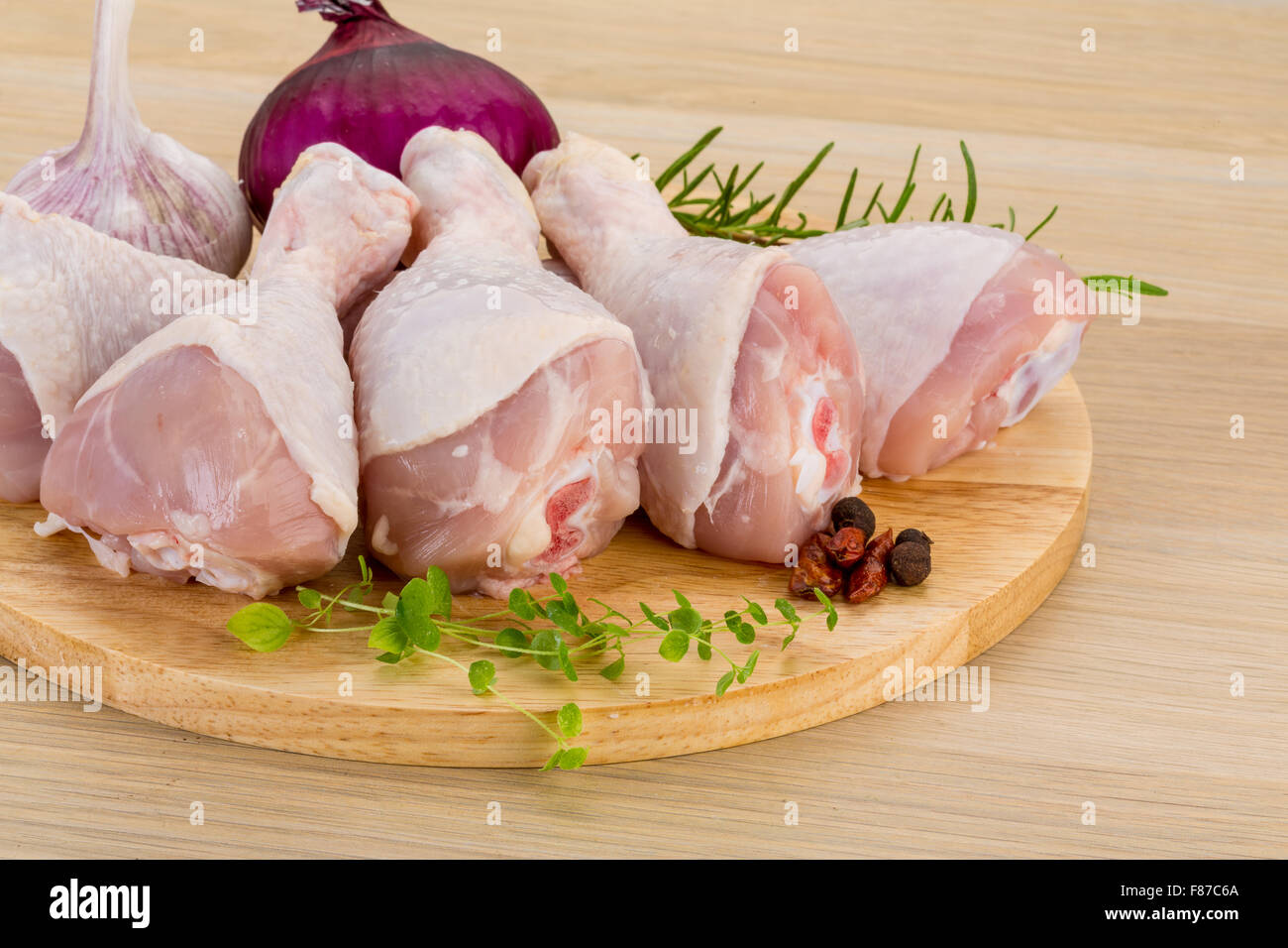Raw chicken legs - ready for cooking Stock Photo - Alamy