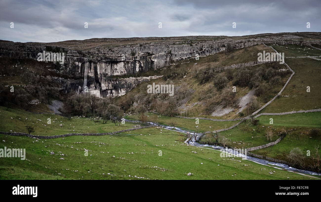 Water falls over malham cove hi-res stock photography and images - Alamy