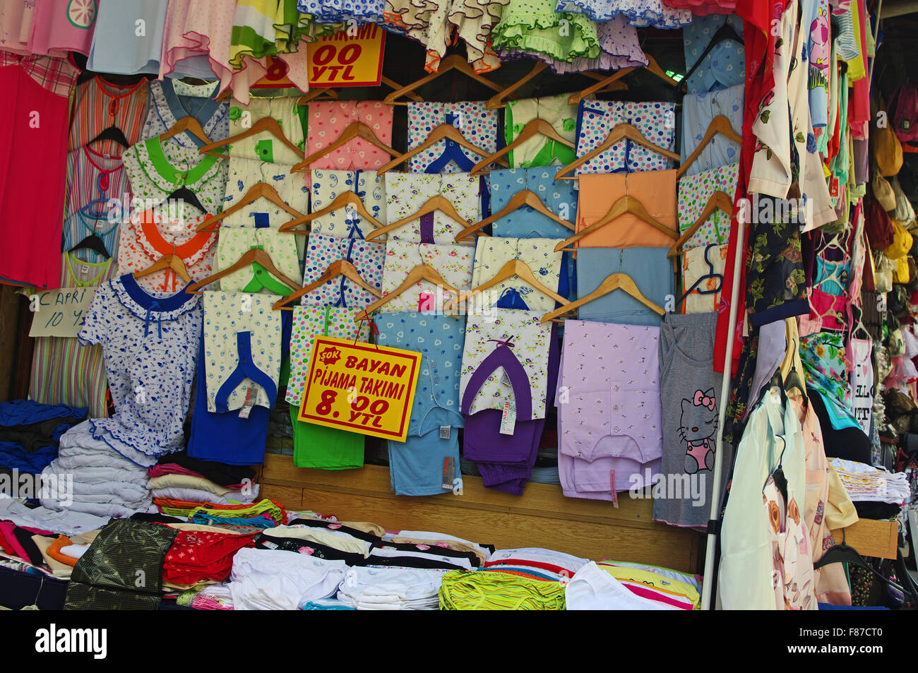 Clothes Shop Istanbul Turkey Stock Photo - Alamy