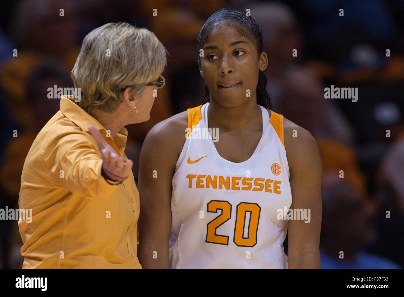 December 6, 2015: head coach Holly Warlick speaks with Te'a Cooper #20 ...