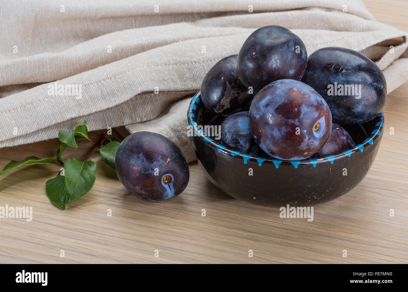 Ripe fresh plums in the bowl Stock Photo - Alamy