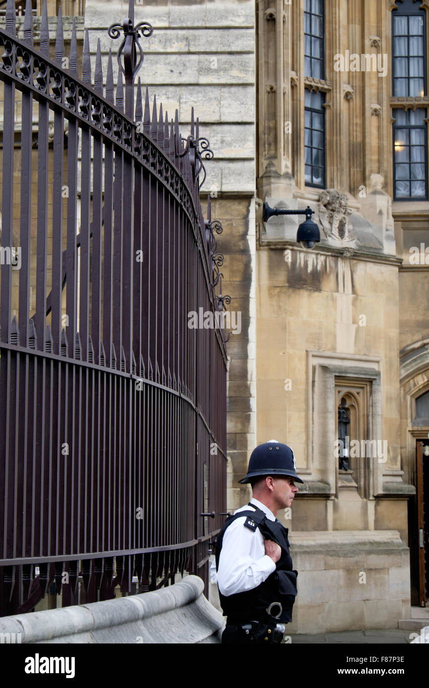 A London policeman, known as a Bobby, stands guard at the British ...