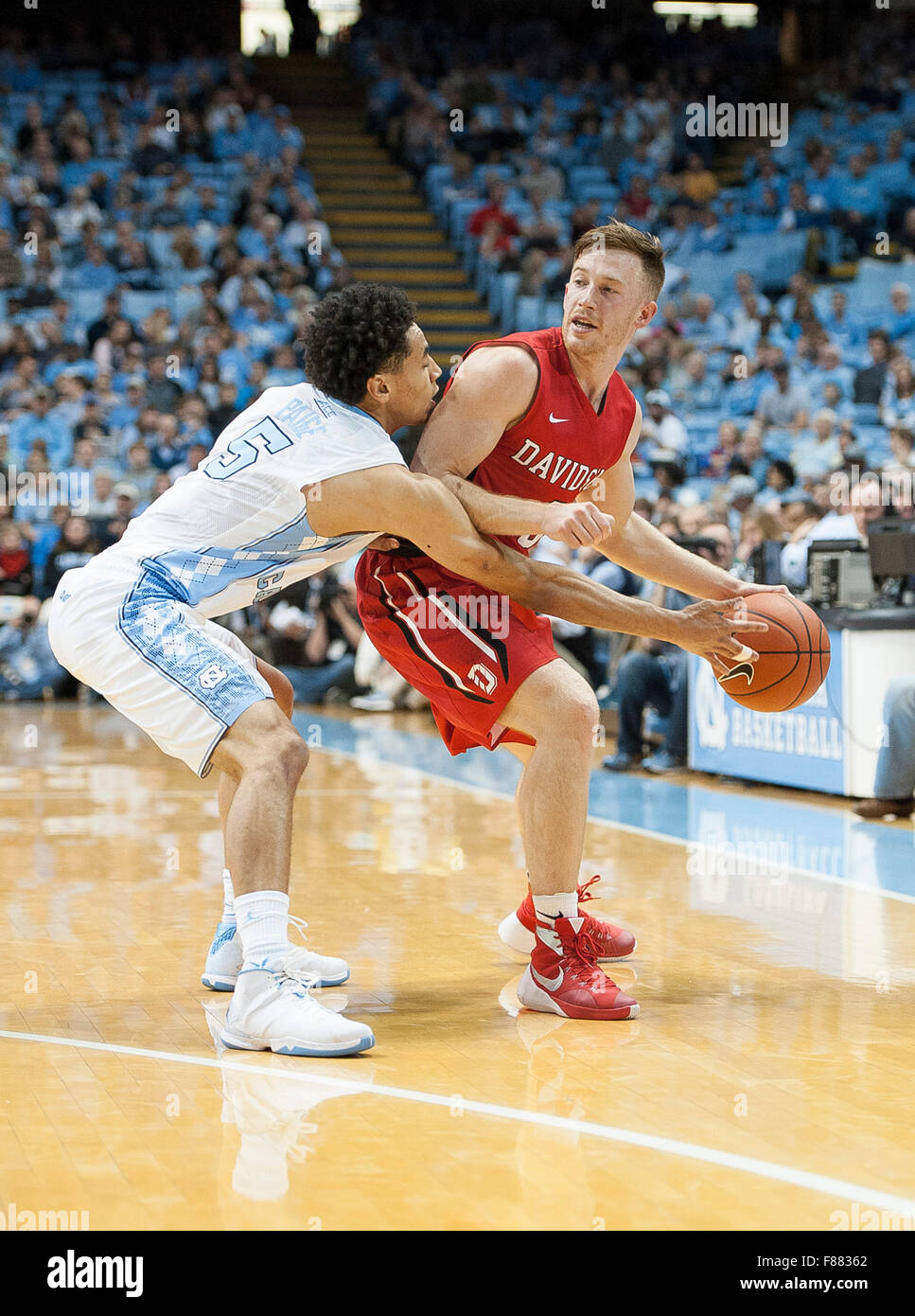 Chapel Hill, North Carolina, USA. 6th December, 2015. North Carolina ...
