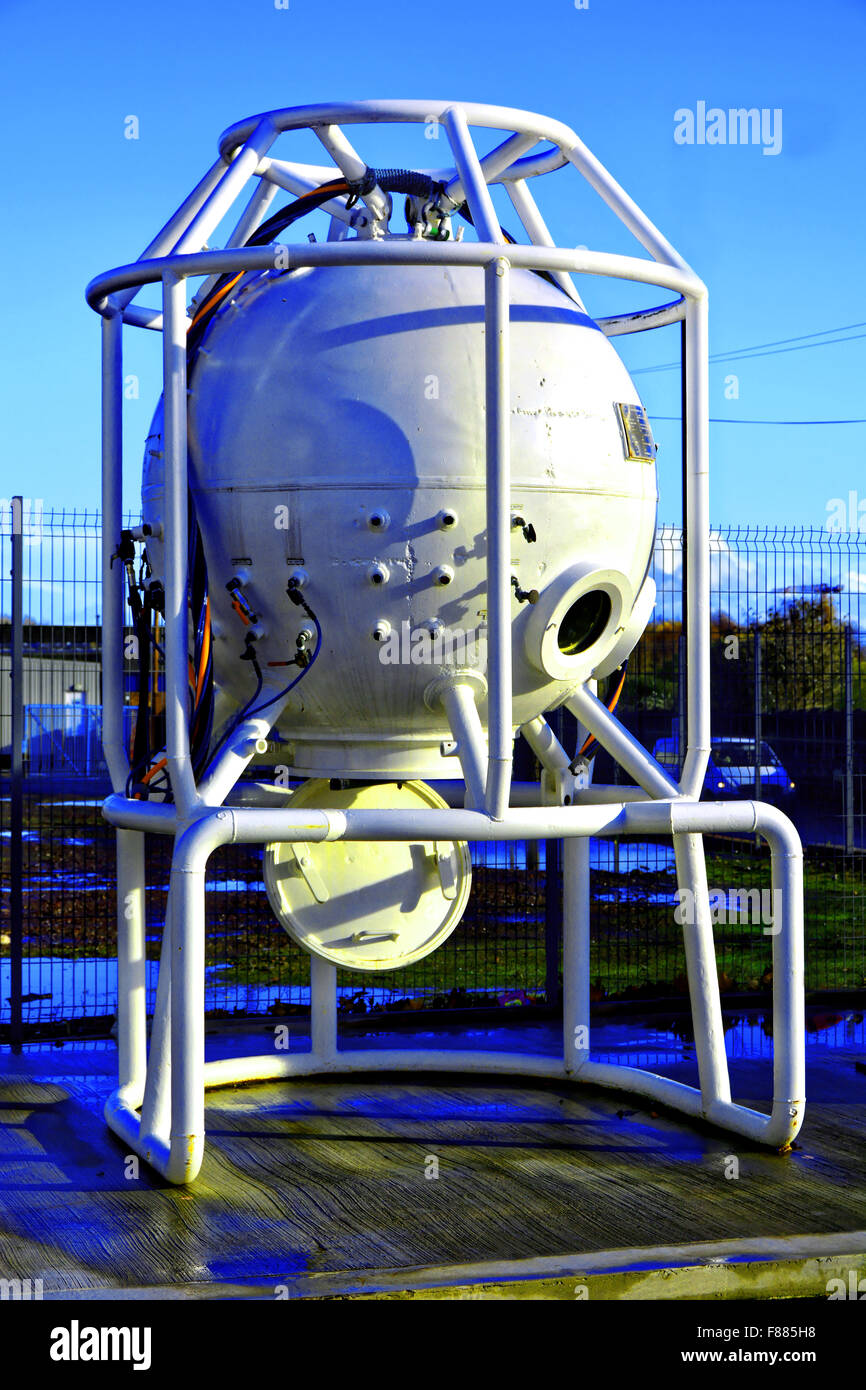 Subsea Deep sea oil well diving bell Stock Photo - Alamy