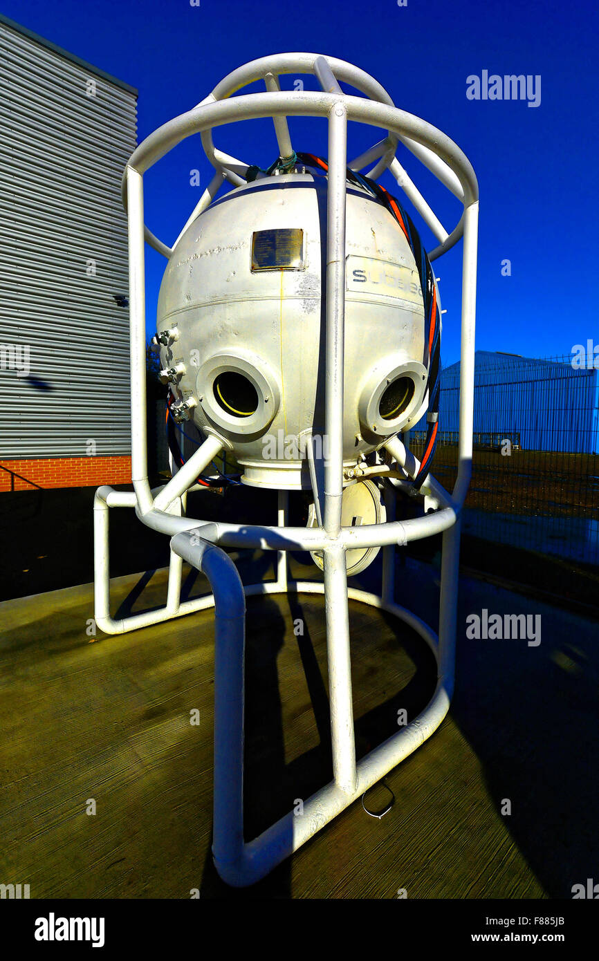 Subsea Deep sea oil well diving bell Stock Photo - Alamy