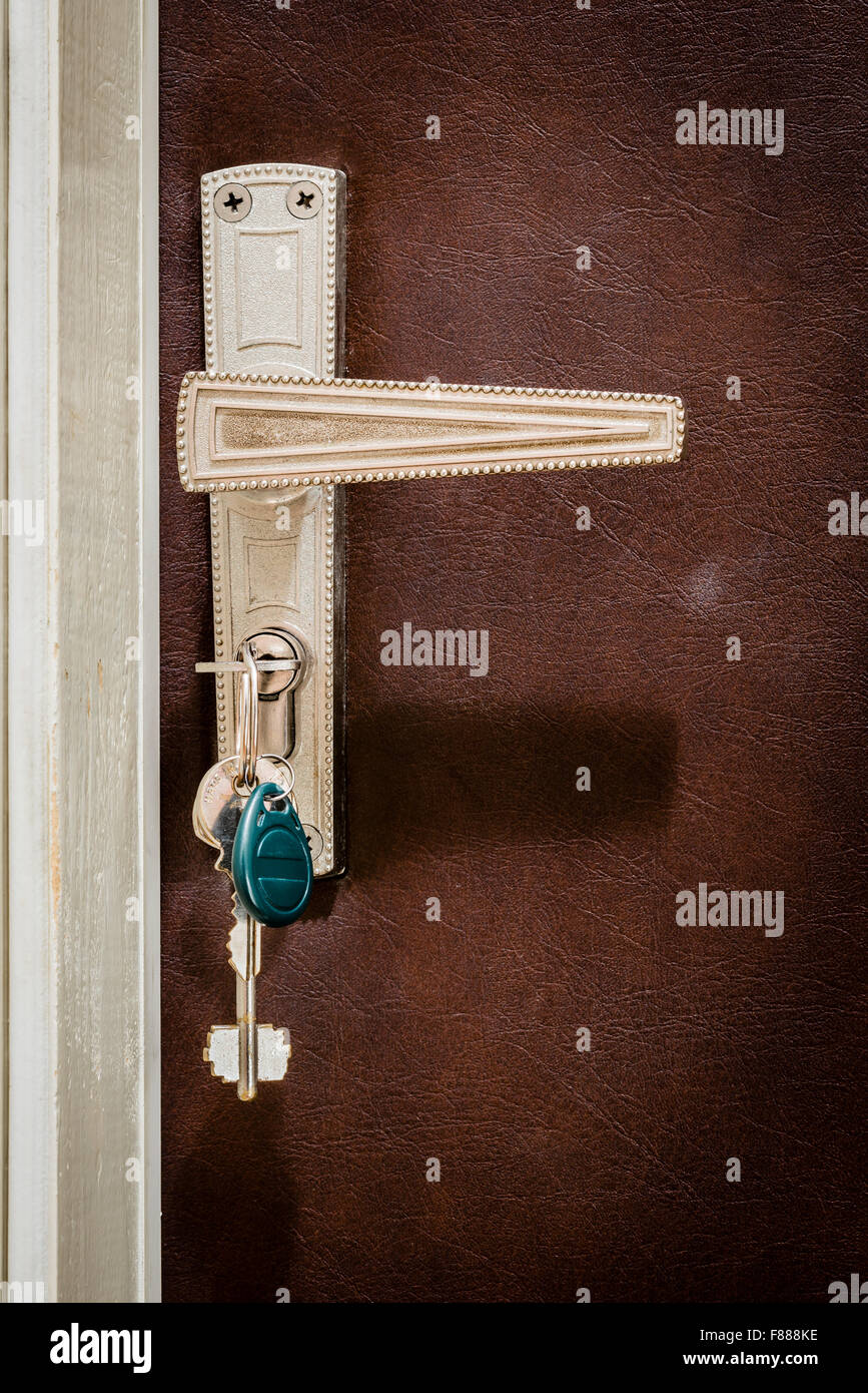 Key inserted into keyhole hi-res stock photography and images - Alamy