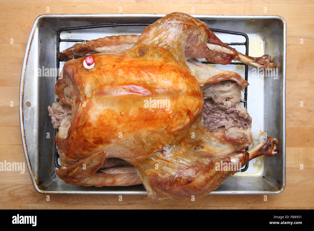 Cooked turkey in roasting pan Stock Photo - Alamy