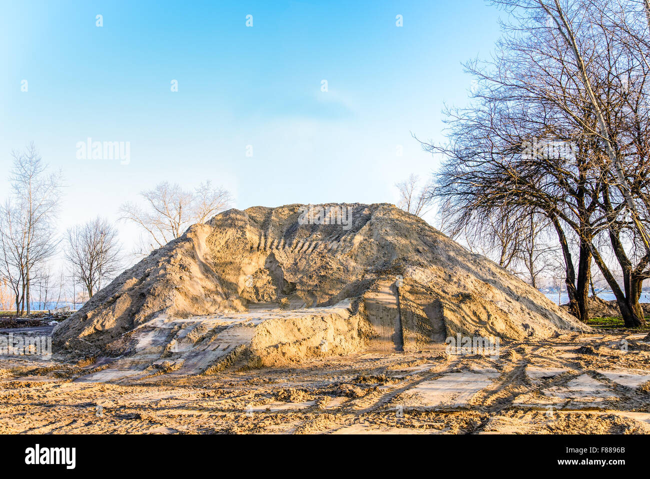 Gravel heap hi-res stock photography and images - Alamy