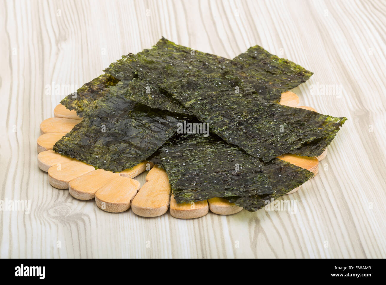 Dry nori - seaweed asian snack for sushi Stock Photo - Alamy