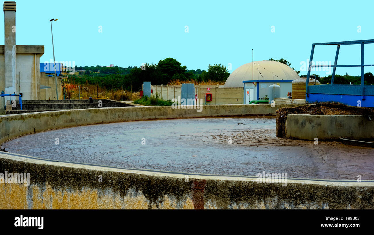 Activated sludge tank at a wastewater treatment plant Stock Photo - Alamy
