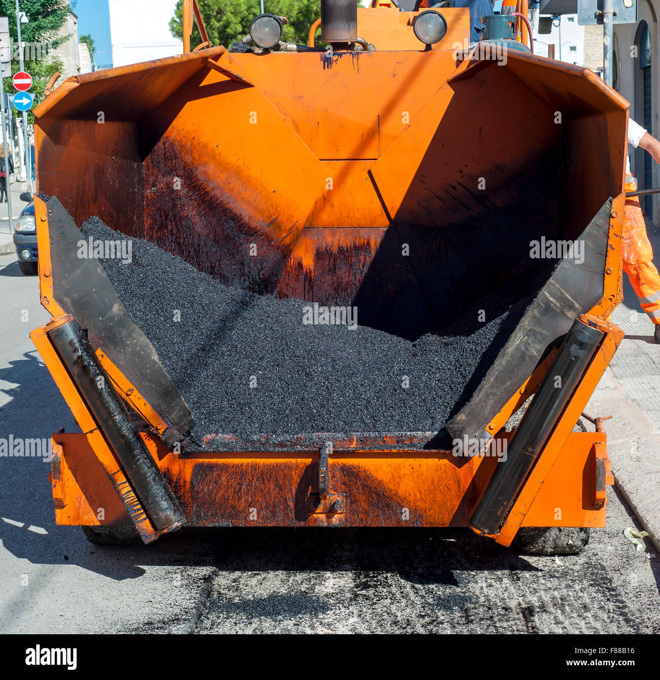Asphalt paving truck hi-res stock photography and images - Alamy