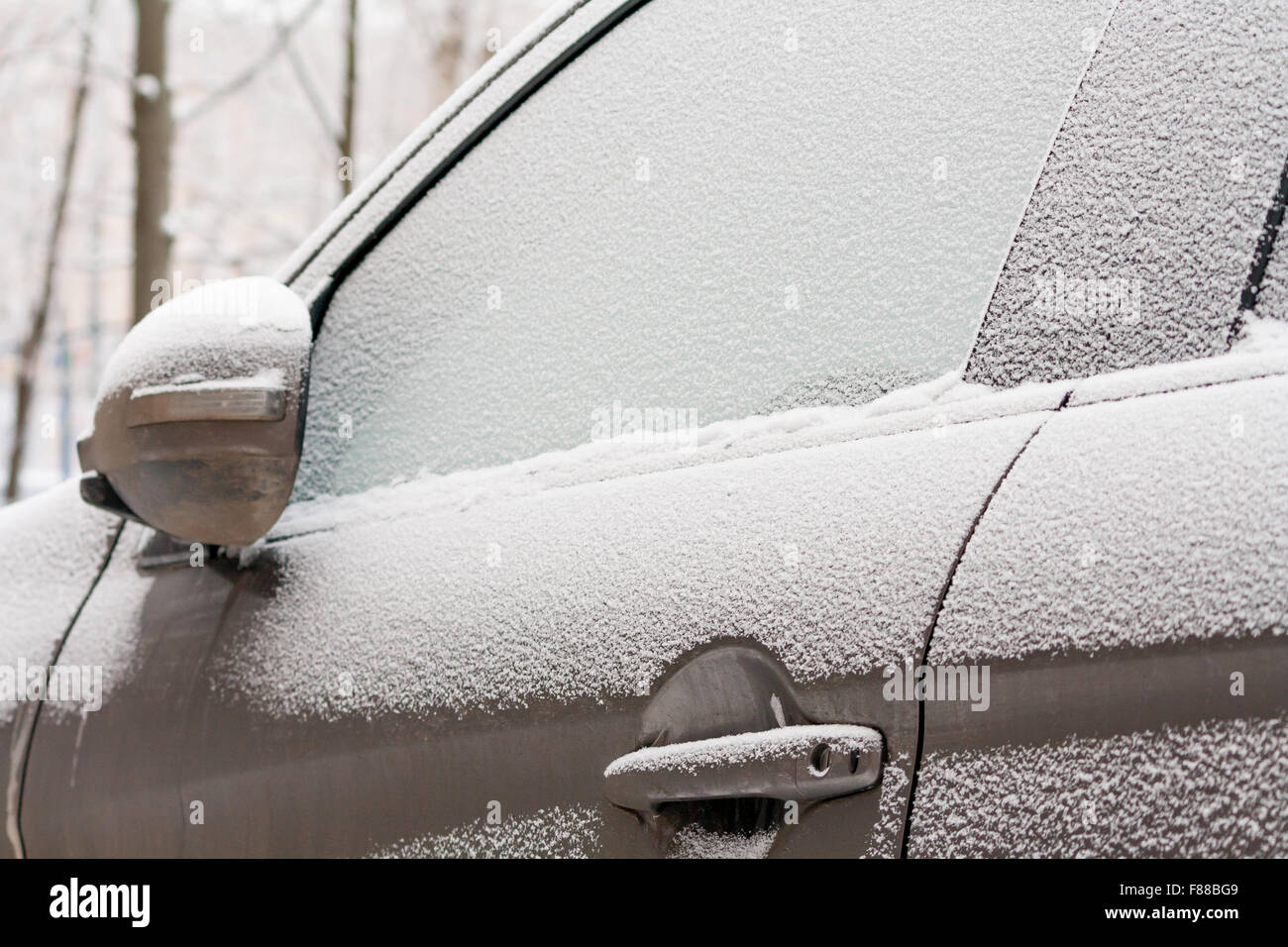 frozen car window closeup snow ice crystals Stock Photo - Alamy
