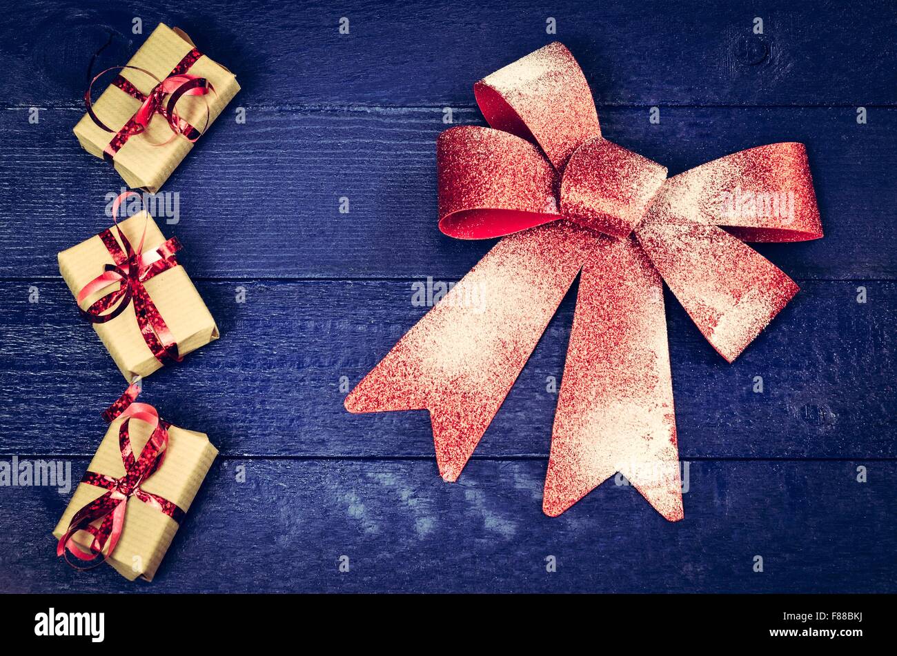 Decorative bow hi-res stock photography and images - Alamy