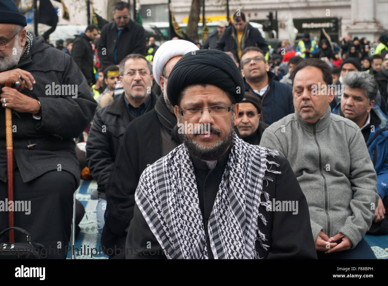 Community shia Muslim clerics lead the prayer service Stock Photo - Alamy
