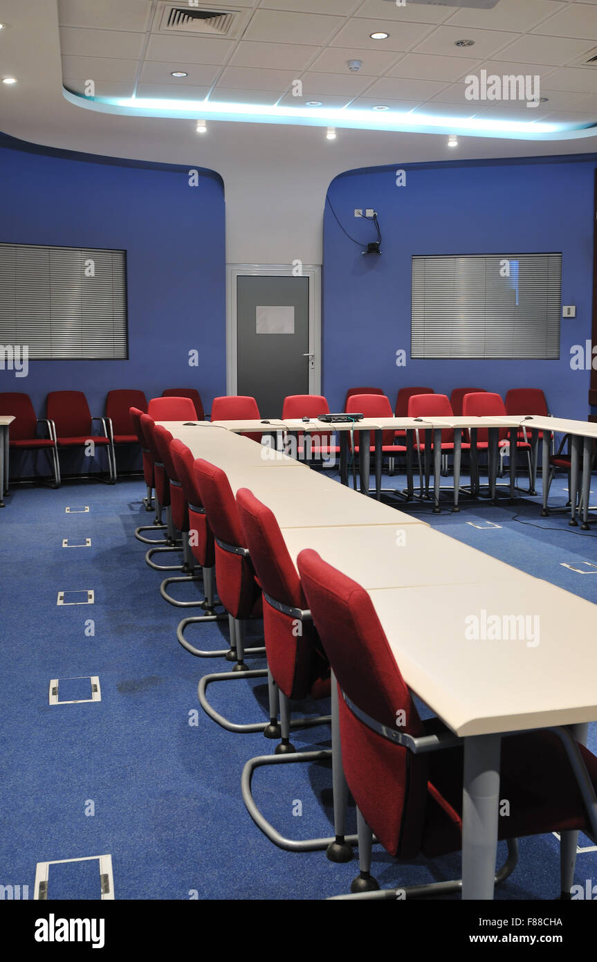 Empty computer classroom seats hi-res stock photography and images - Alamy