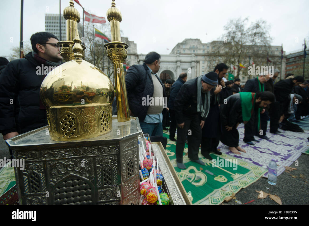 prayers at the marble arch for shia community annual abheen parade ...