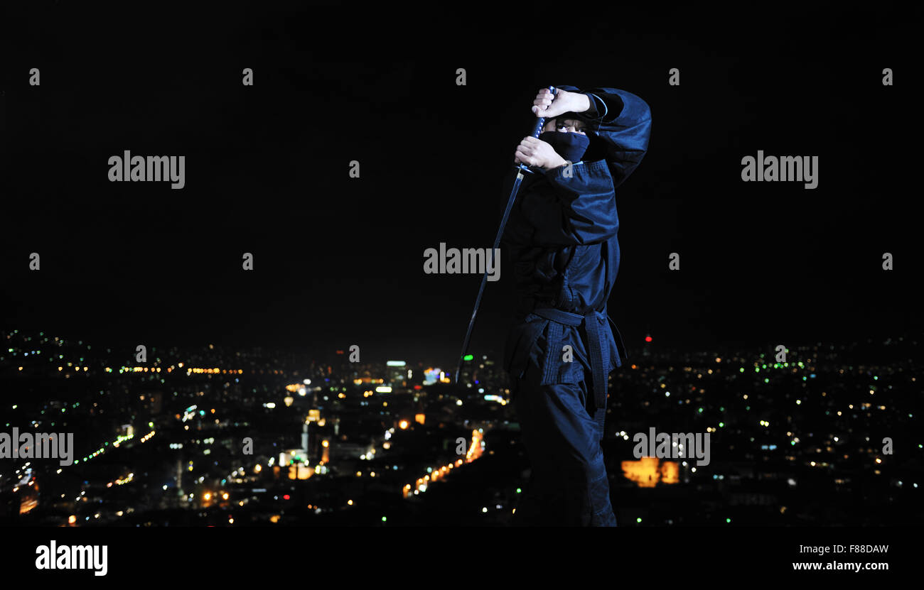 Ninja assasin hold katana samurai hi-res stock photography and images ...