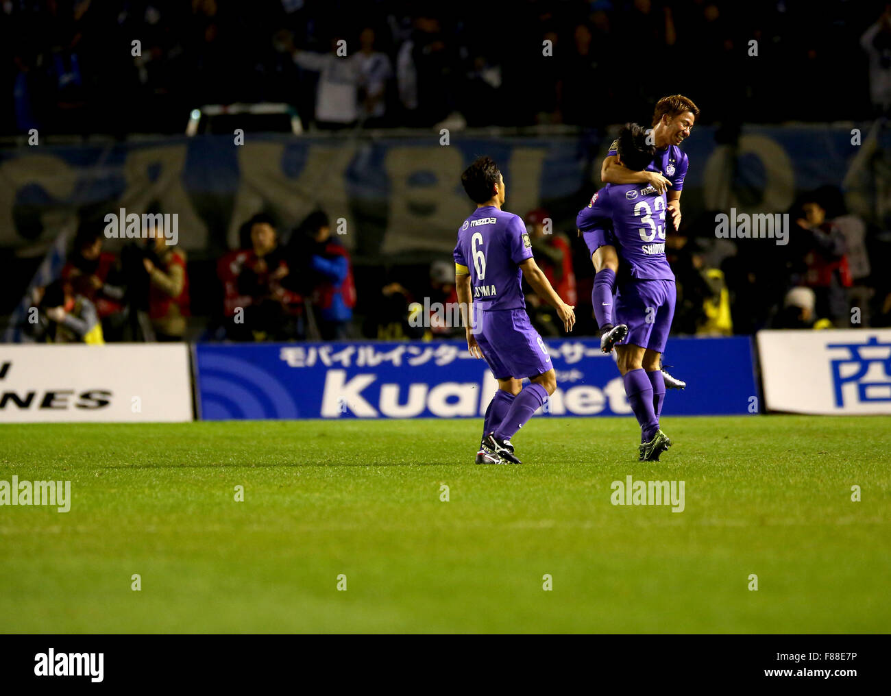 Hiroshima, Japan. 5th Dec, 2015. (L-R) Toshihiro Aoyama, Takuma Asano ...