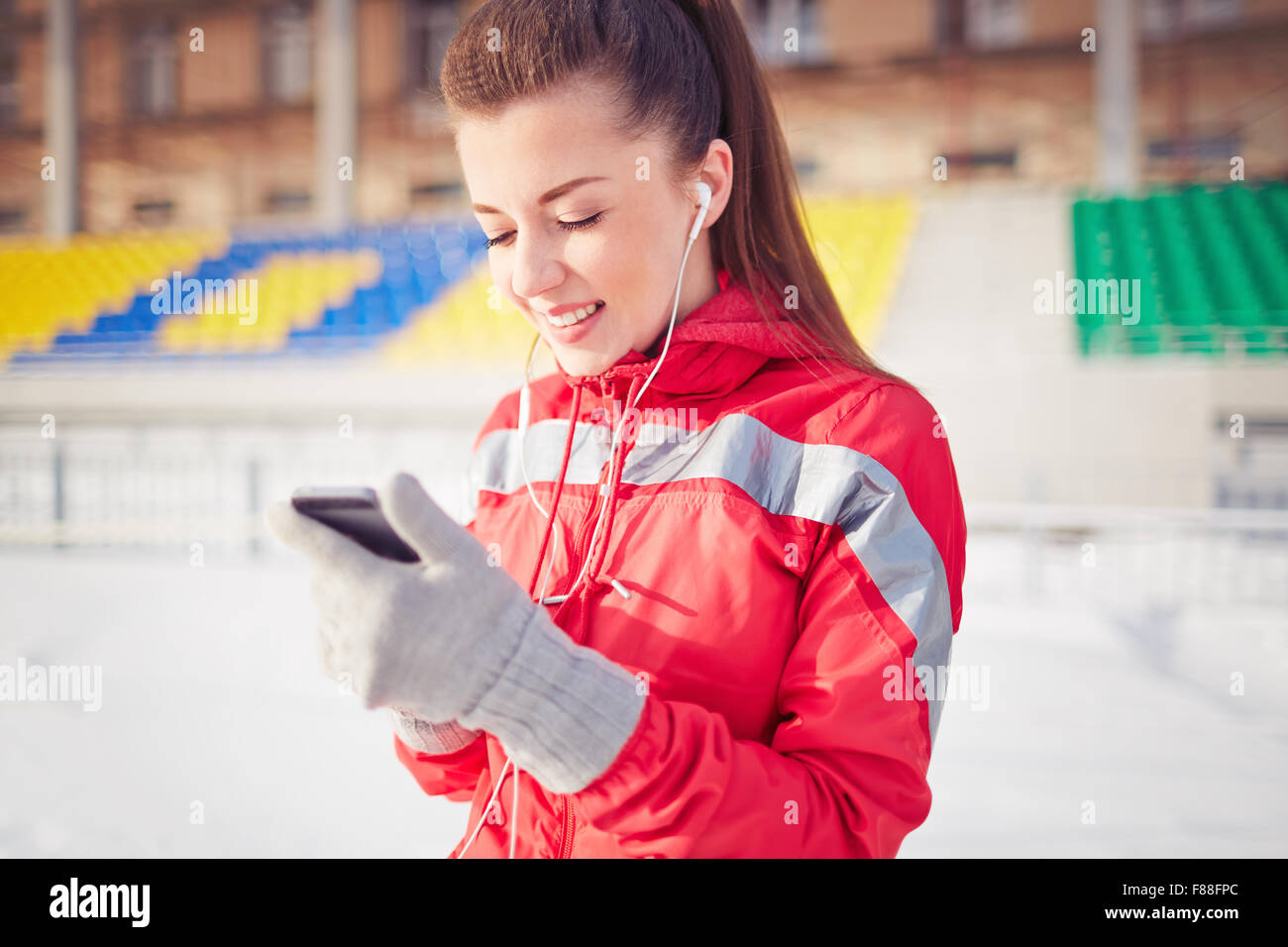 Young runner using her phone while running Stock Photo - Alamy