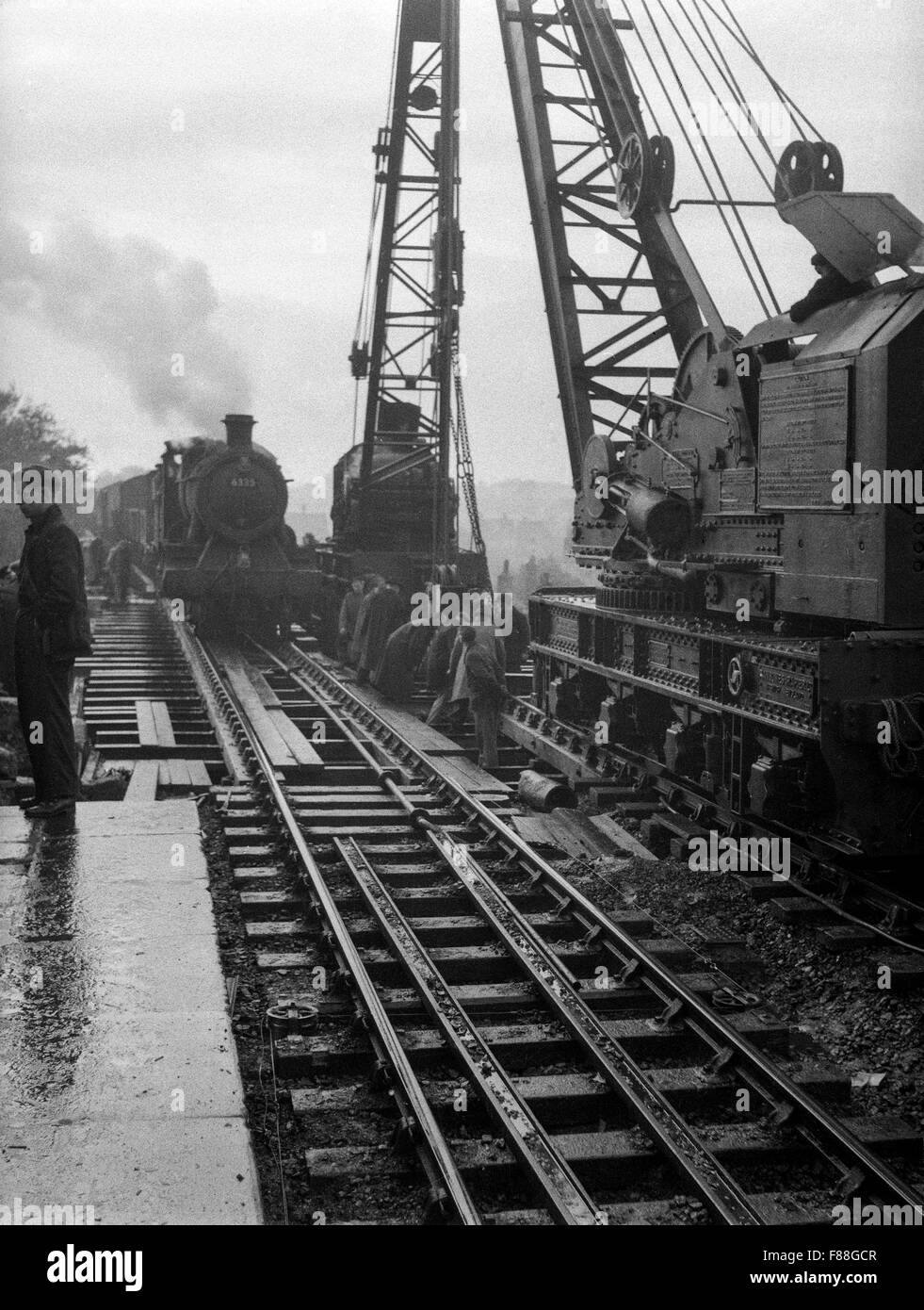 Gwr railway bridge hi-res stock photography and images - Alamy