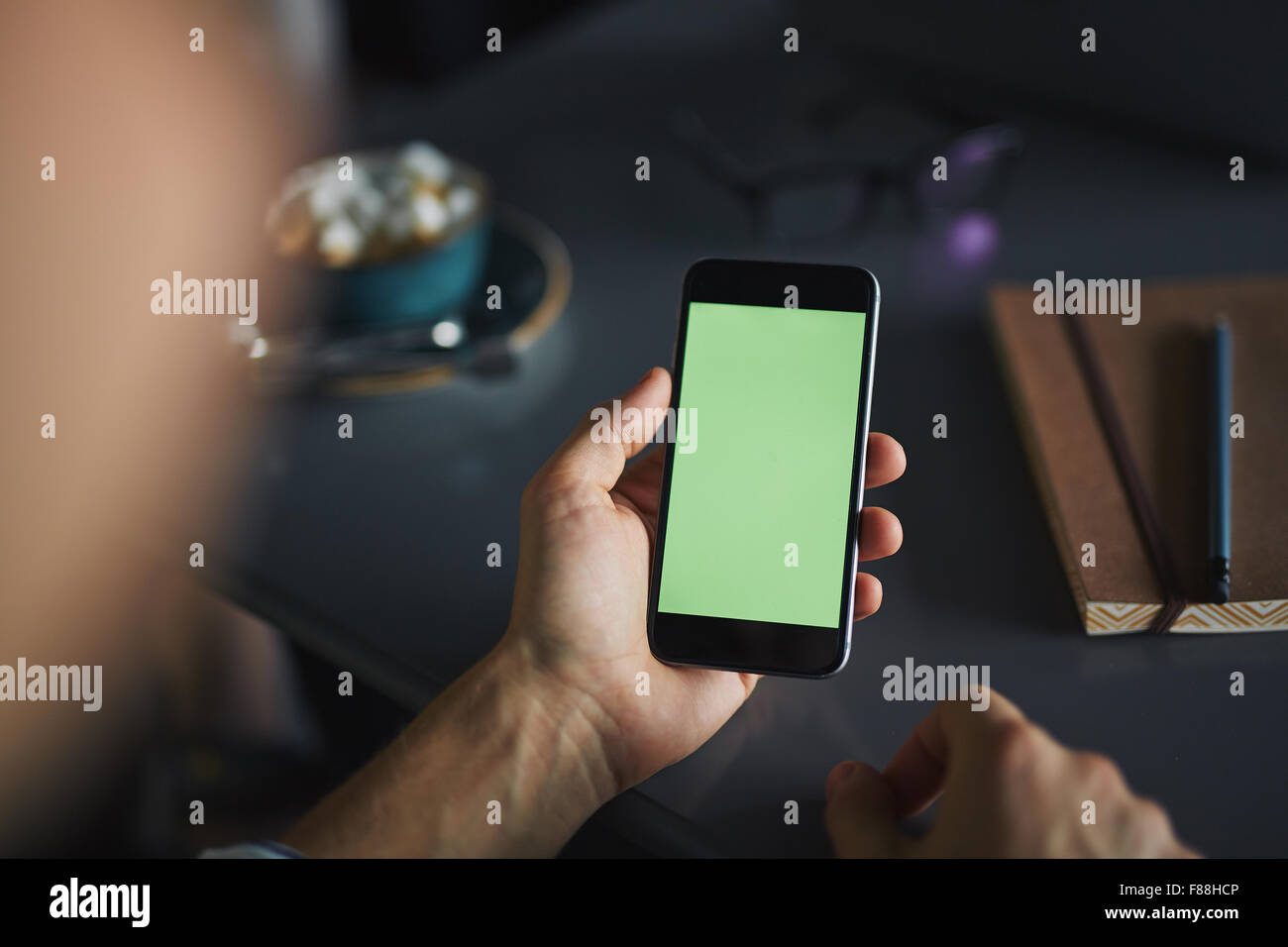 Human hand holding smartphone Stock Photo - Alamy