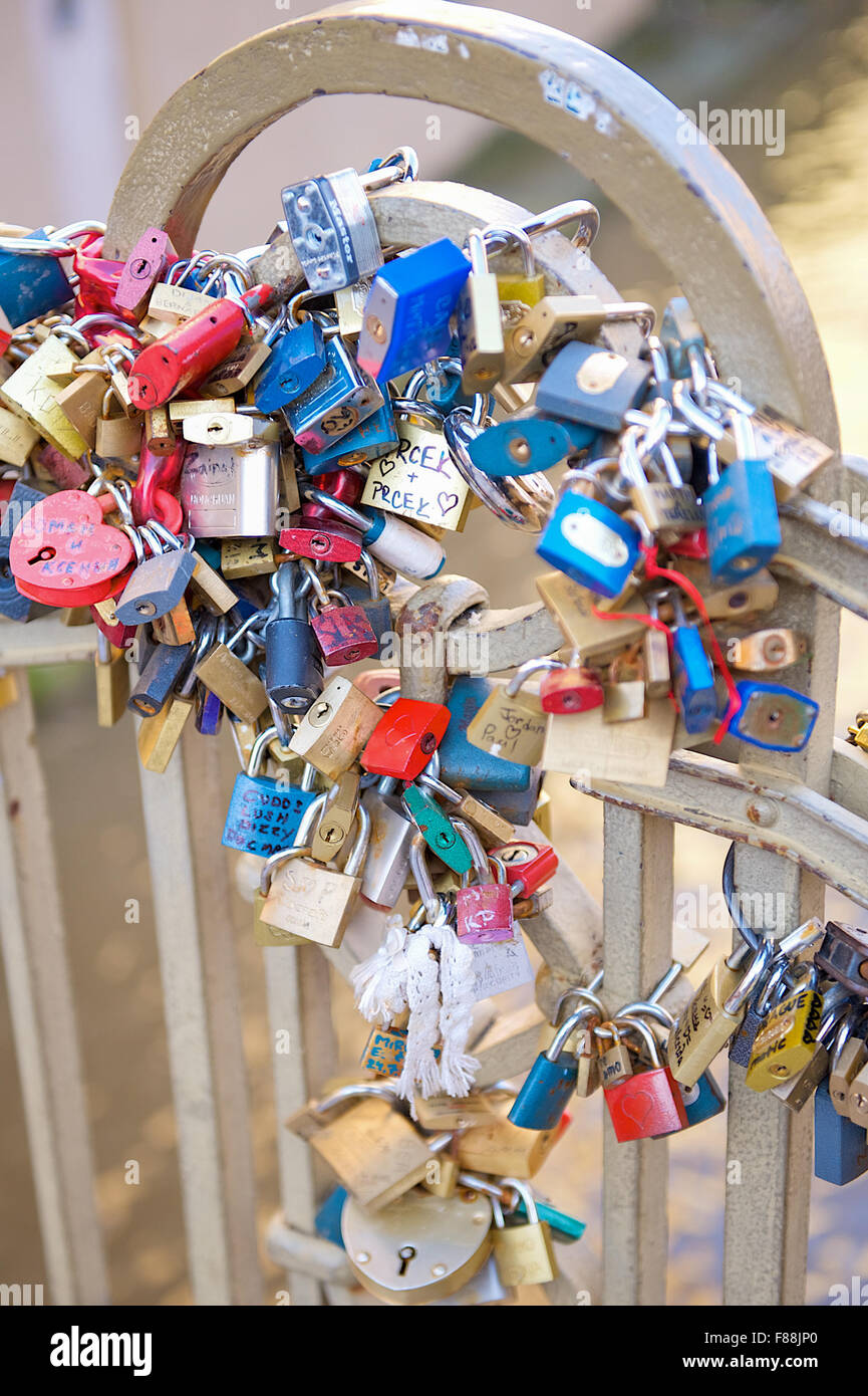 Lovers padlocks hi-res stock photography and images - Alamy