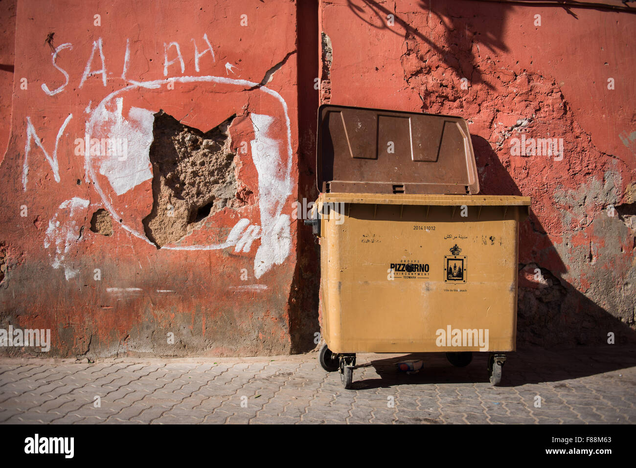 Damaged bin hi-res stock photography and images - Alamy