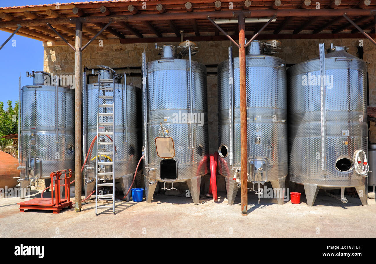 Wine manufacture hi-res stock photography and images - Alamy