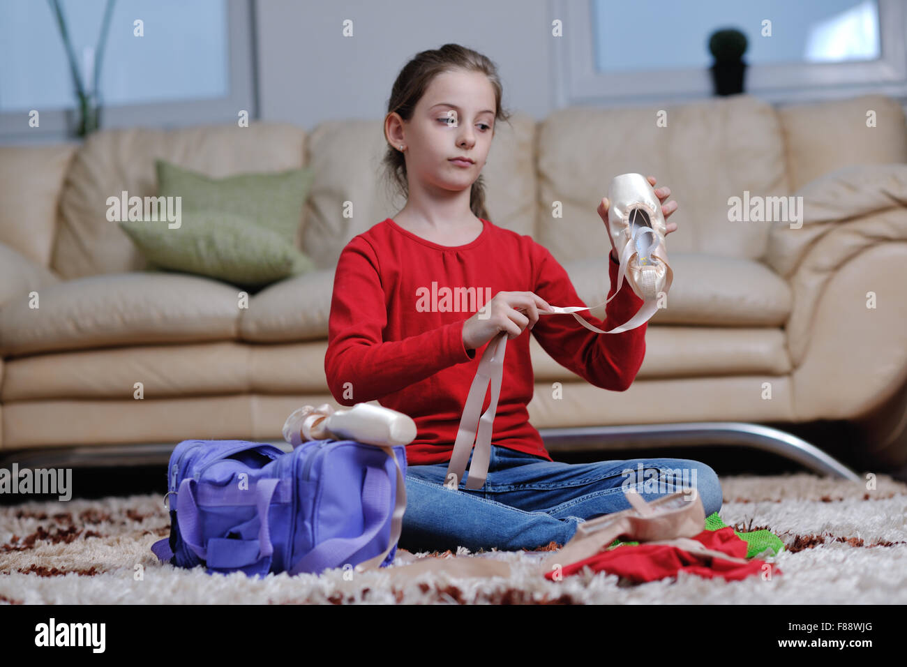 ballet girl exercise and learn at home Stock Photo - Alamy
