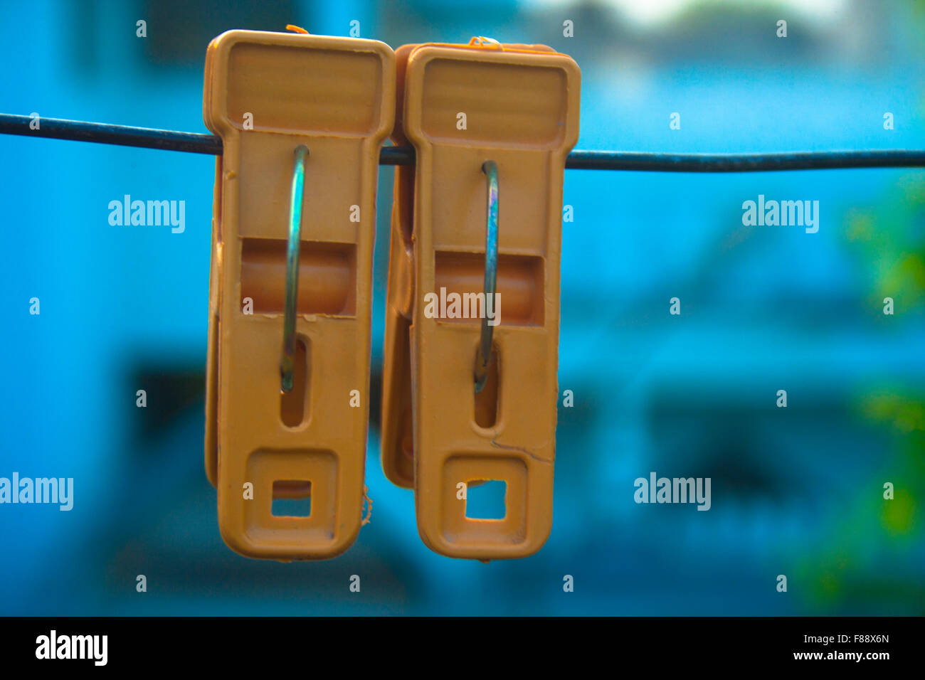 Wire clippings hi-res stock photography and images - Alamy