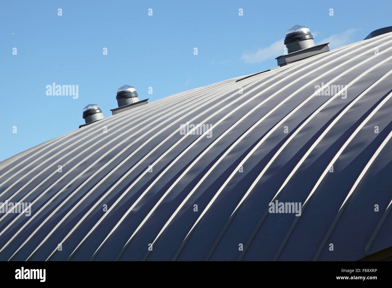 Curved roof structure hi-res stock photography and images - Alamy