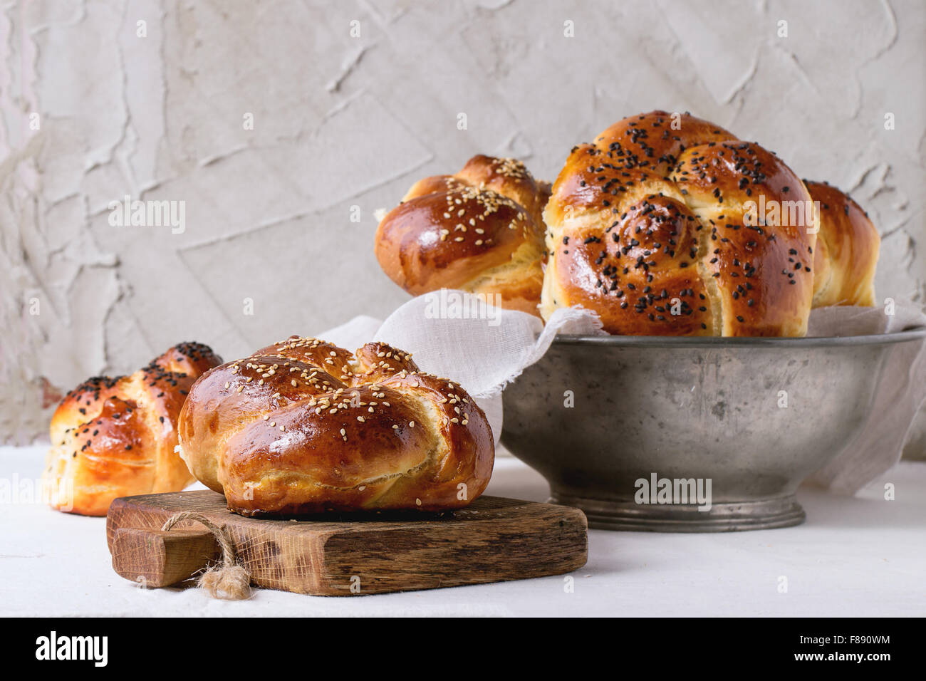 Round Challah bread Stock Photo - Alamy