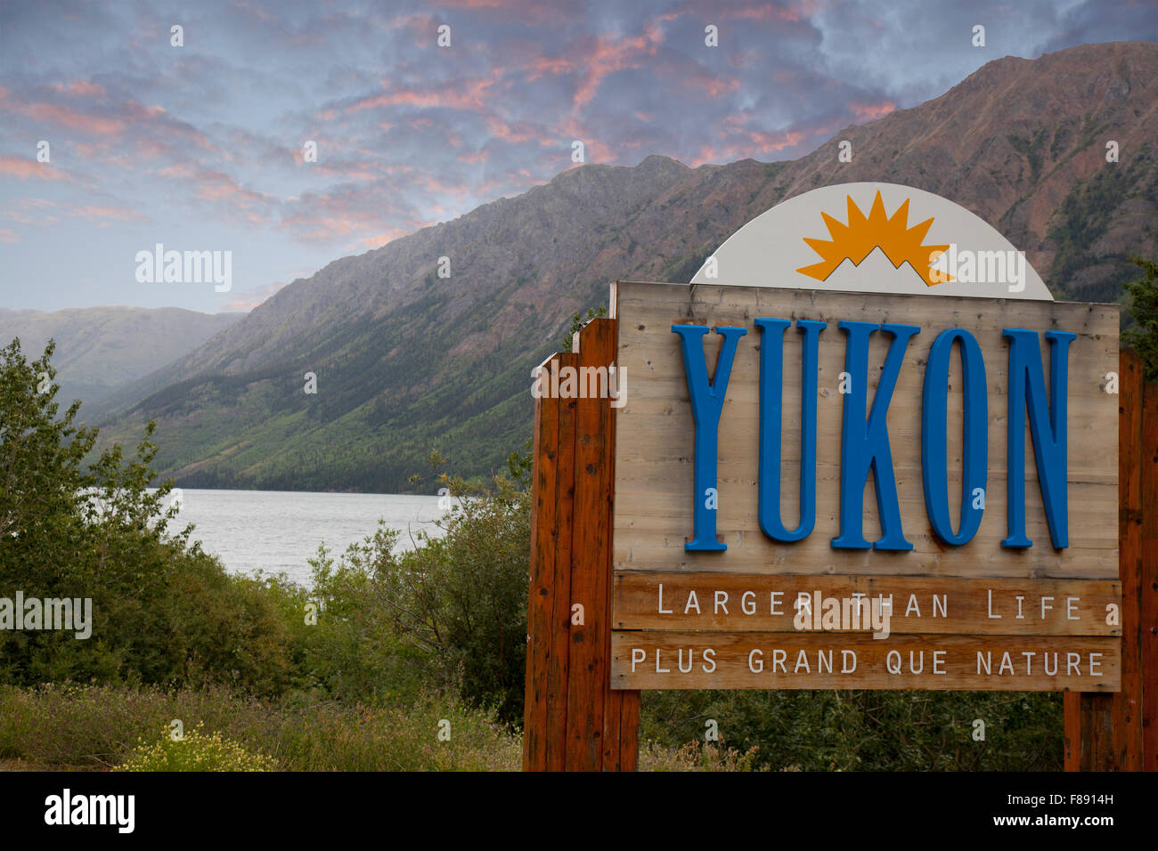 Welcome to canada sign border hi-res stock photography and images - Alamy