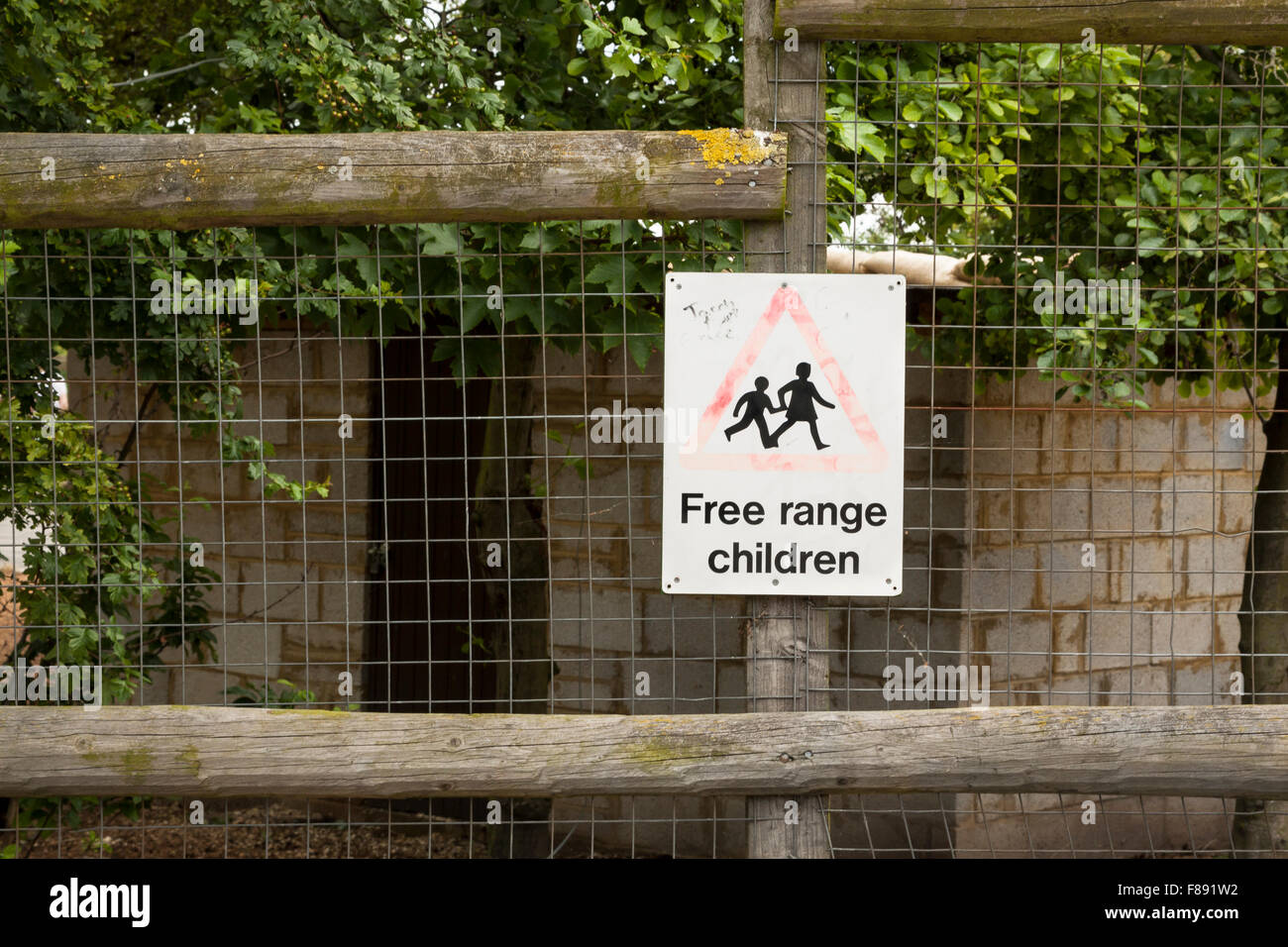Sign - Free range Children in London park, UK Stock Photo - Alamy