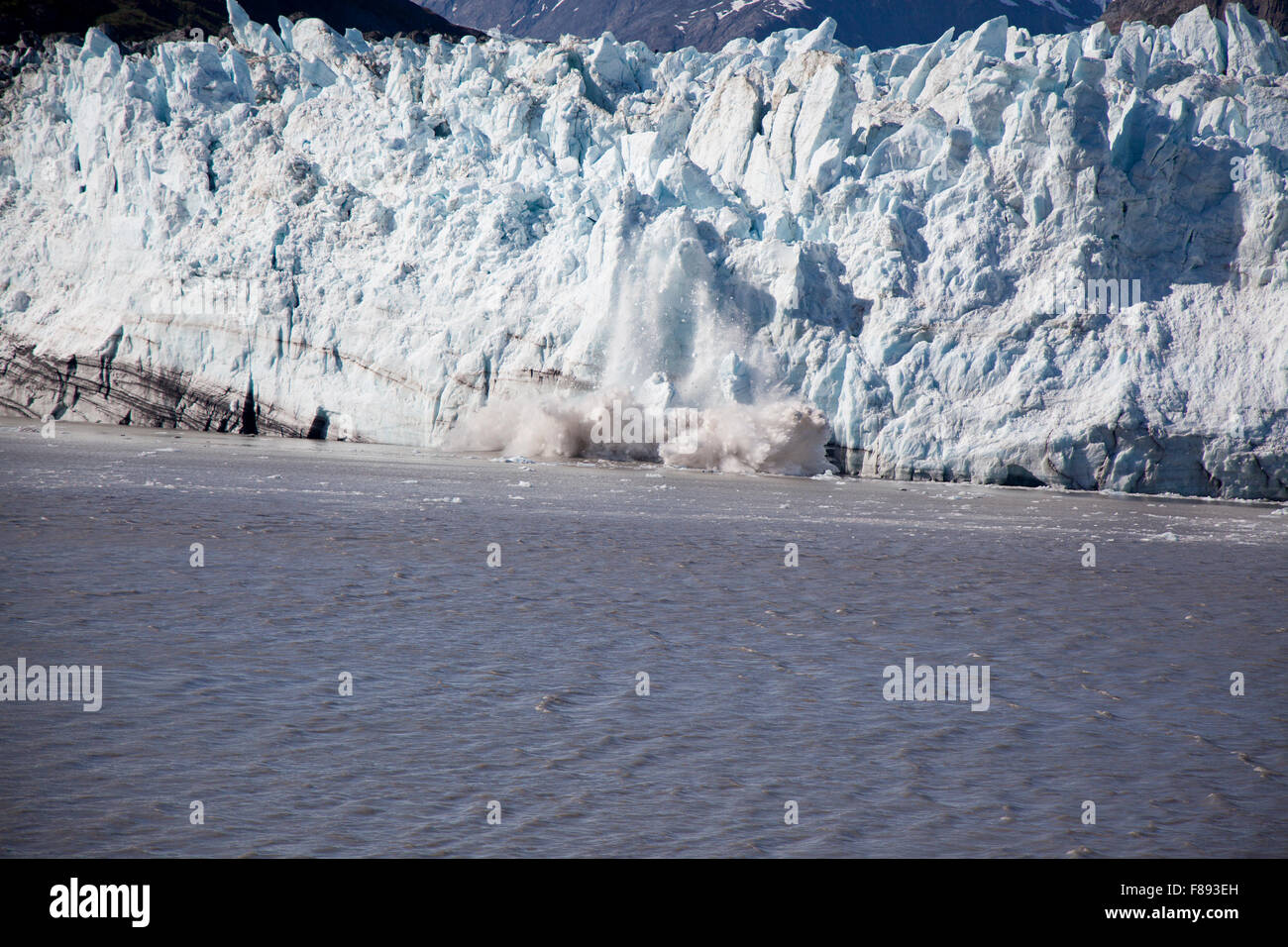Glacier calving splash hi-res stock photography and images - Alamy