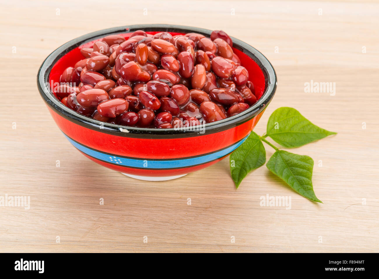 Red beans from can with leaf Stock Photo - Alamy
