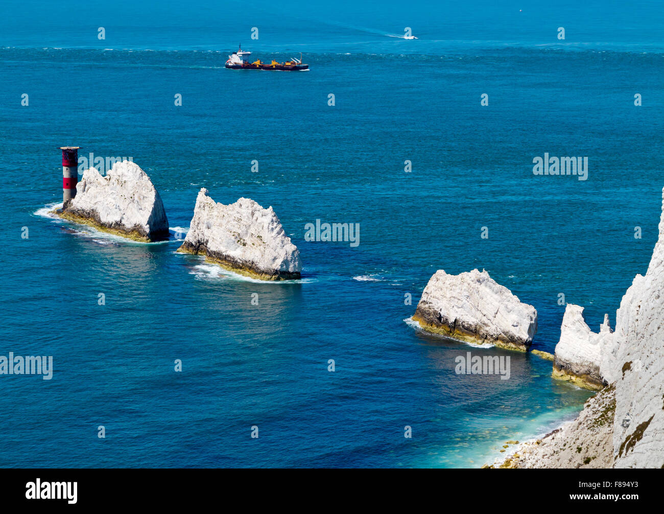 Passing boat chalk rock cliff hi-res stock photography and images - Alamy