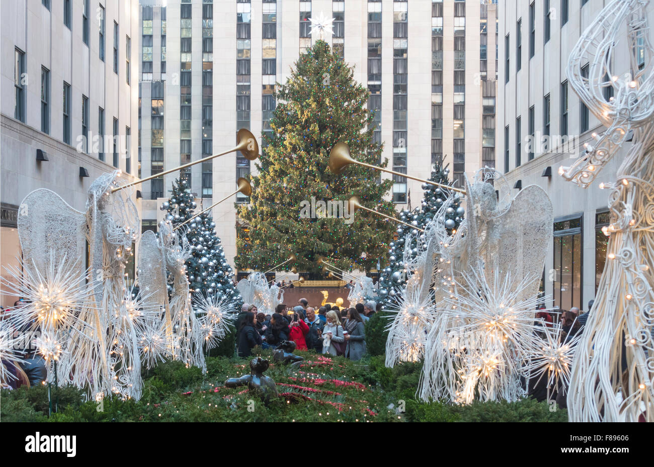 Rockefeller center christmas tree hi-res stock photography and images ...