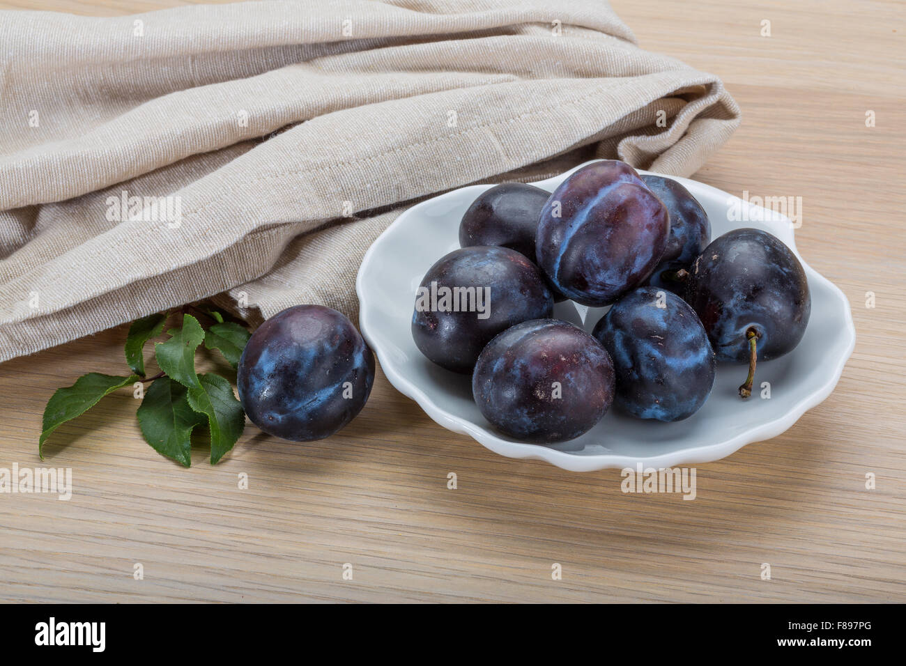 Ripe fresh plums in the bowl Stock Photo - Alamy