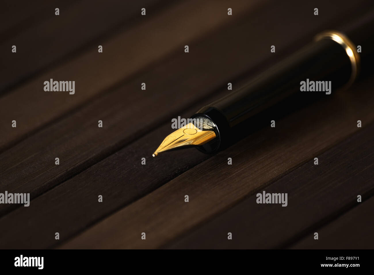 Golden fountain pen hi-res stock photography and images - Alamy