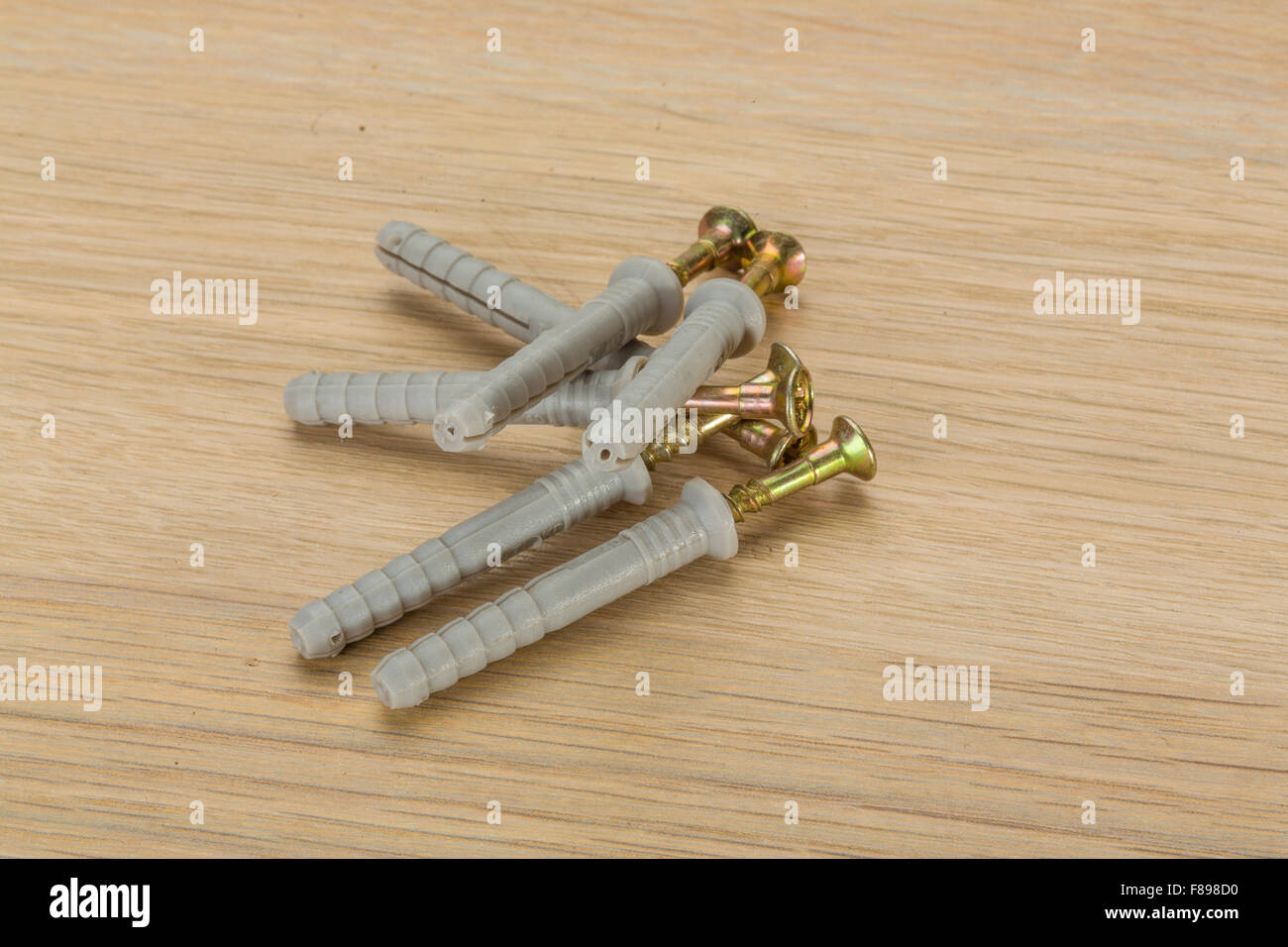 Heap of screw on the desk Stock Photo - Alamy