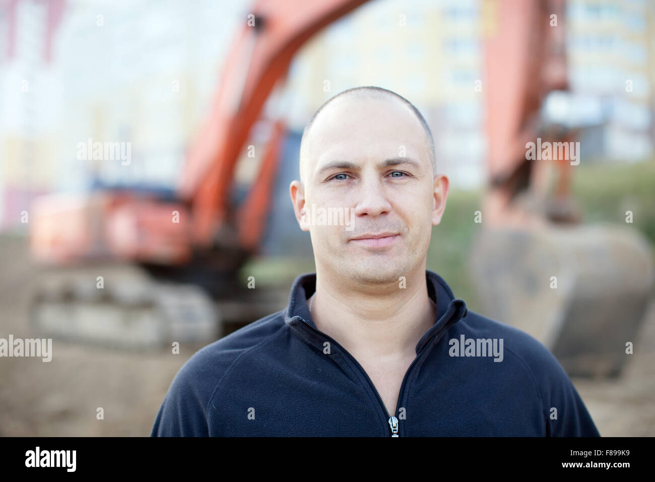 Hunky builder hi-res stock photography and images - Alamy