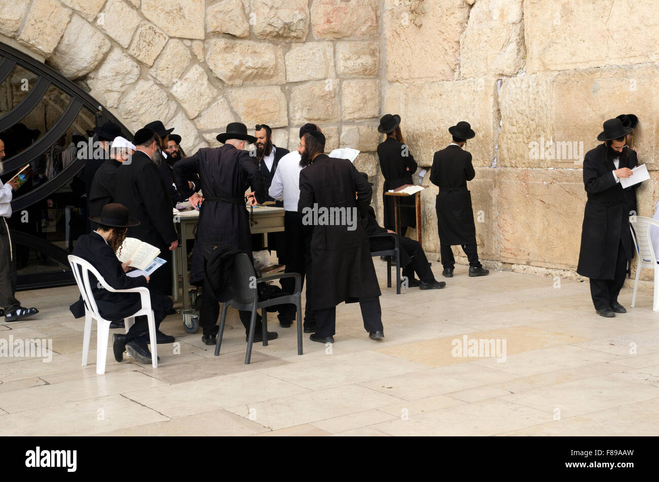 Orthodox Jews pray at Western Wall, Jerusalem Stock Photo - Alamy