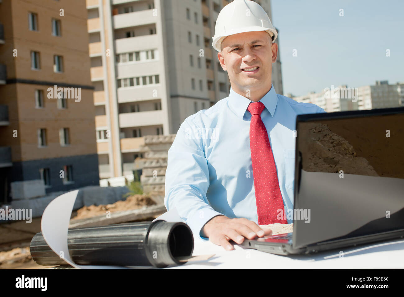 Portrait of builder works at construction site Stock Photo - Alamy