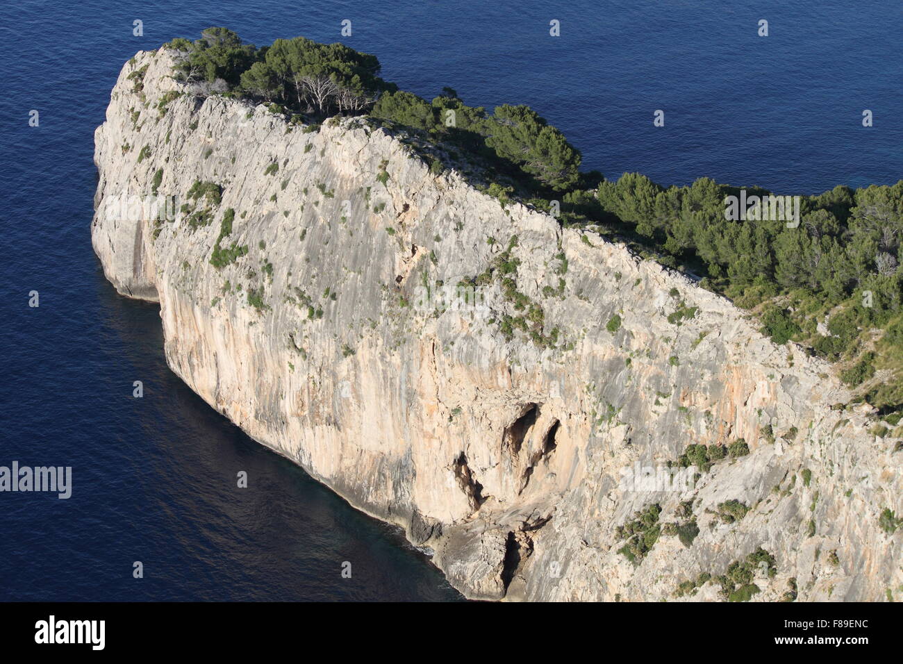 Sheer cliff hi-res stock photography and images - Alamy