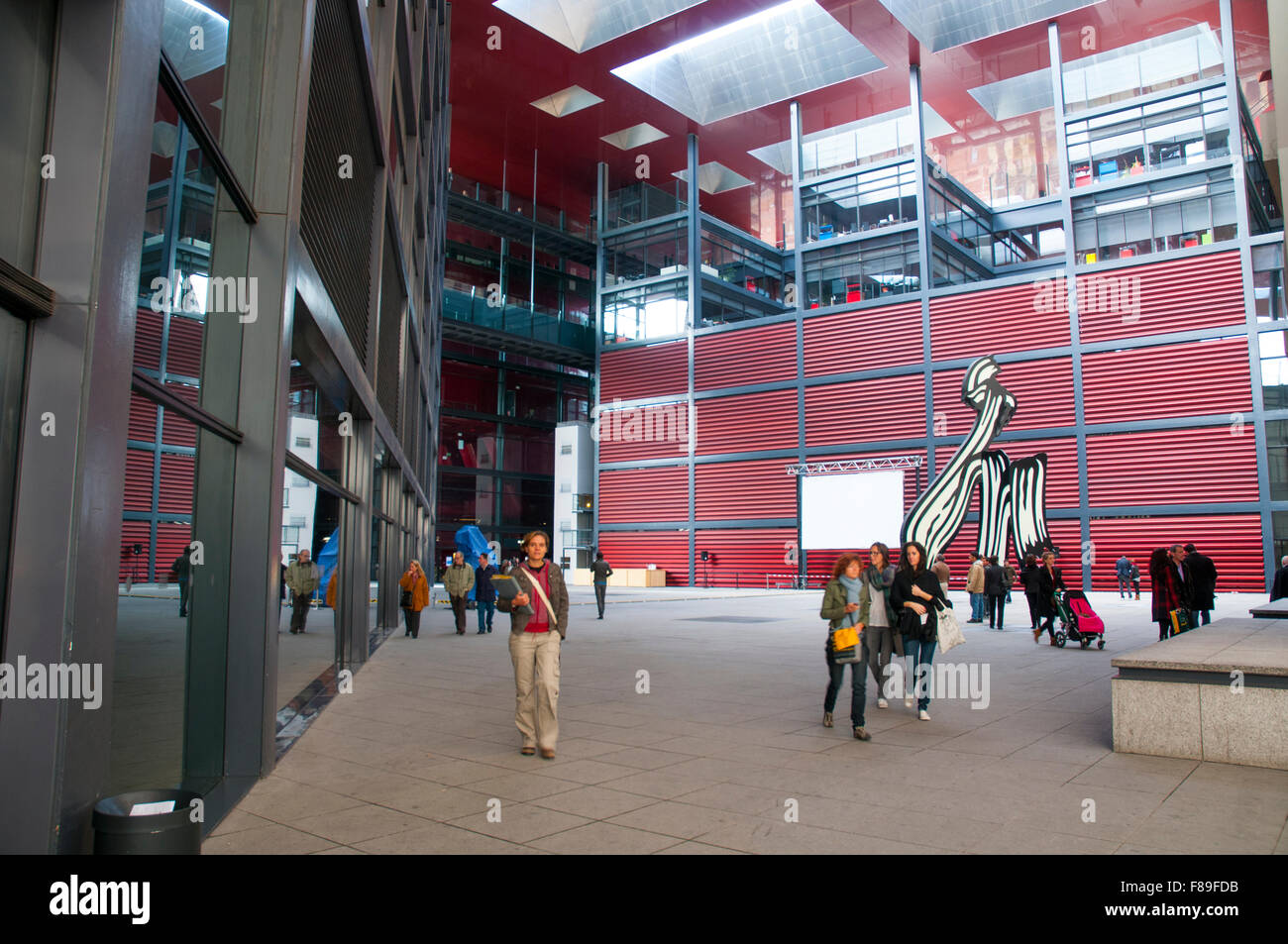 Reina sofia museum courtyard hi-res stock photography and images - Alamy