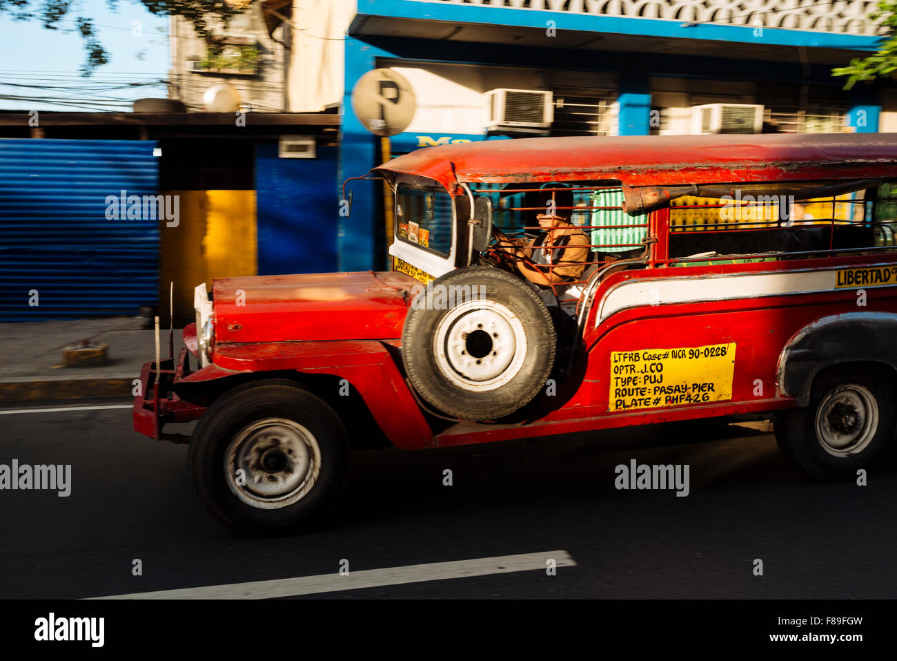 'Jeepney' traffic in central Manila, Philippines Stock Photo - Alamy