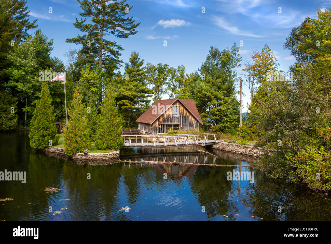 Wood cottage america hi-res stock photography and images - Alamy