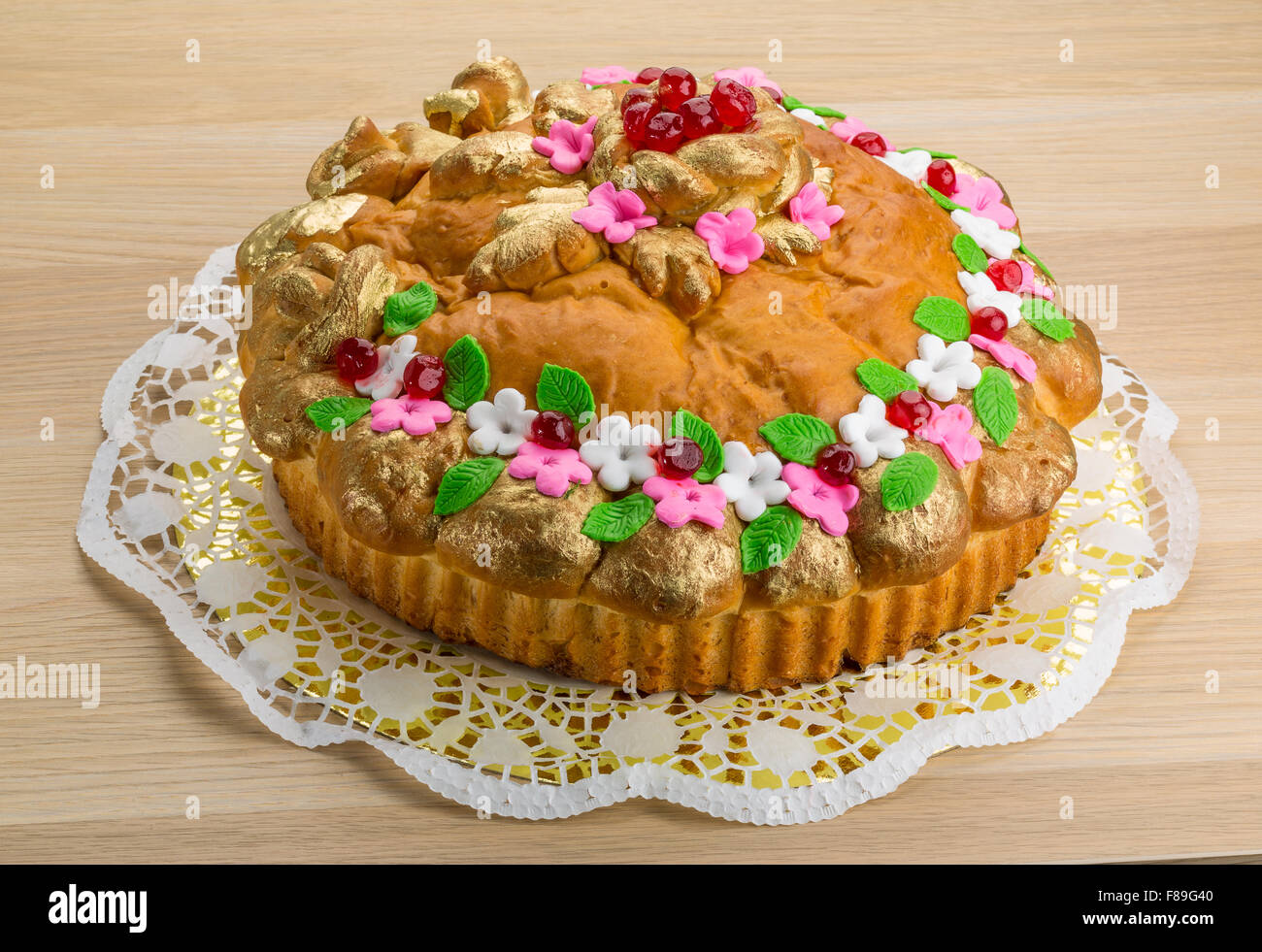 Karavay - Russian traditional bread on the desk Stock Photo - Alamy