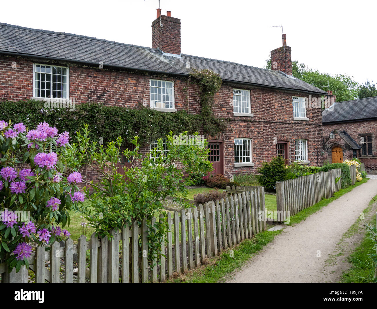 Quarry bank mill hi-res stock photography and images - Alamy